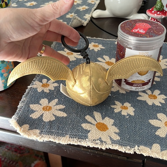 Scentsy | Accents | Scentsy Buddy Clip Golden Snitch | Poshmark